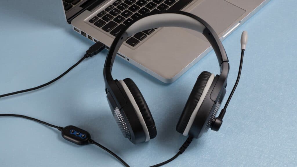 4 Common Headphone Connections Explained